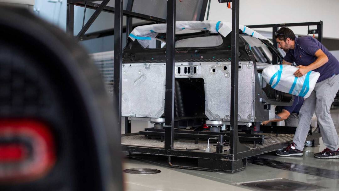 Bugatti Celebrates 200th Production Chiron – SupercarTribe.com