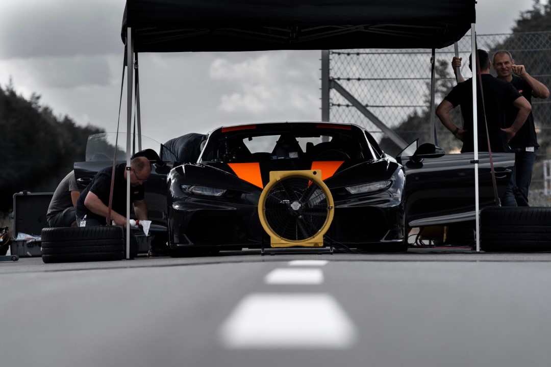 Bugatti Chiron Breaks the Magical 300mph Barrier | SupercarTribe.com